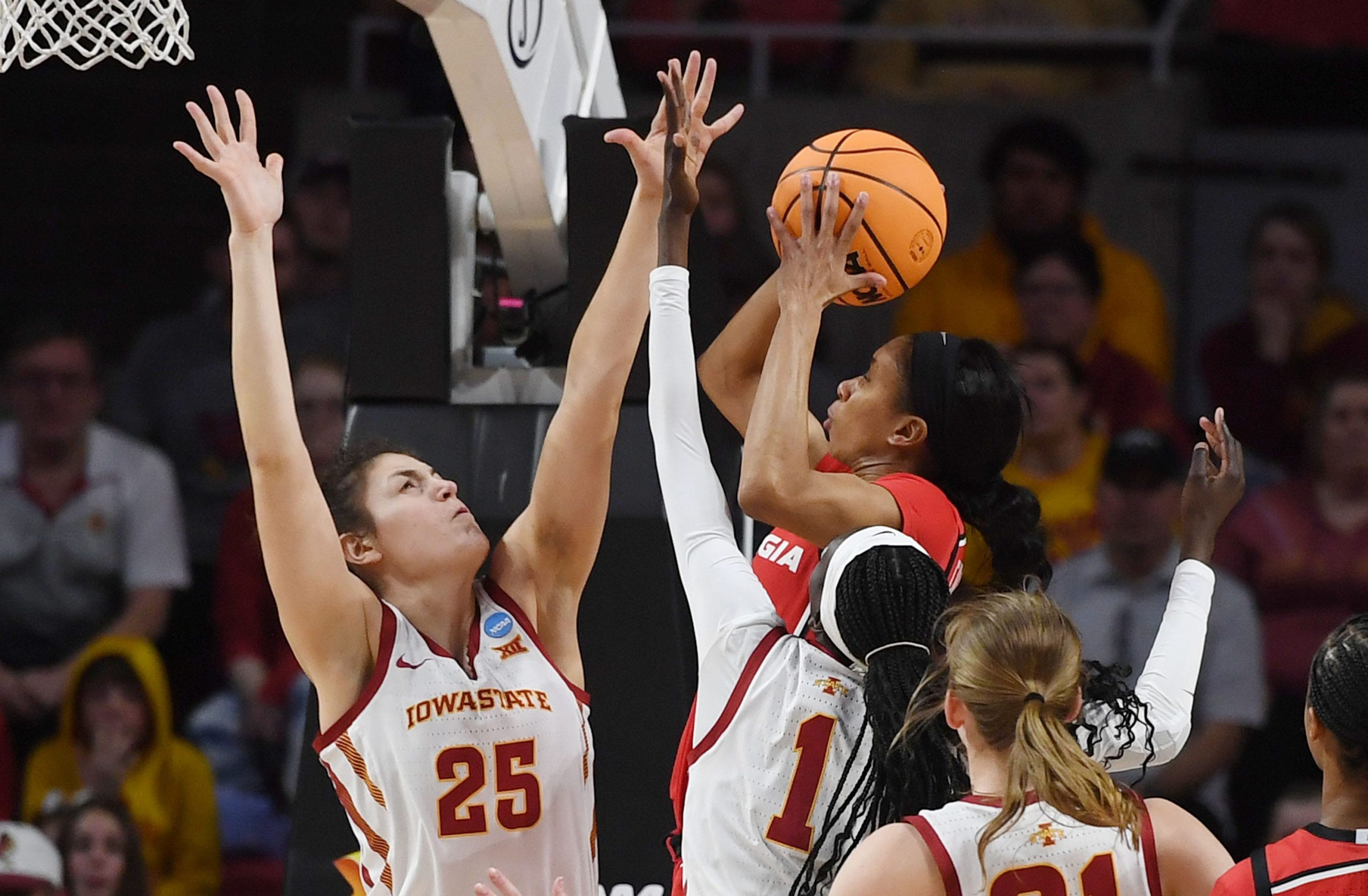 Wbb Cyclones Down Georgia Earn First Sweet 16 Bid Since 2010